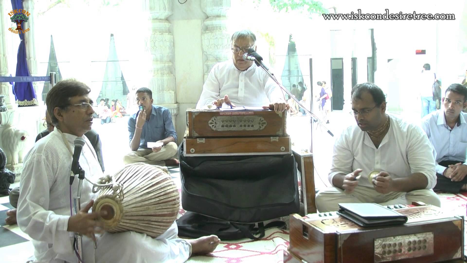 Hare Krishna Kirtan 01 by Rohini Kumar Prabhu at ISKCON Juhu on 04 Oct ...