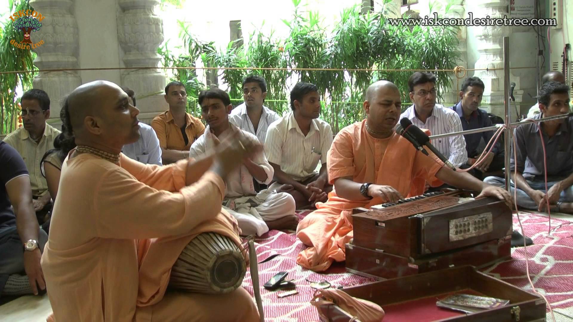 Hare Krishna Kirtan by Ameya Ras Prabhu on 28th October 2014 at ISKCON ...